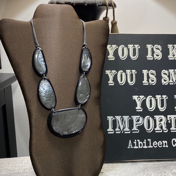 Jewelry | Nwot Chunky Bold Gray Iridescent Necklace | Poshmark